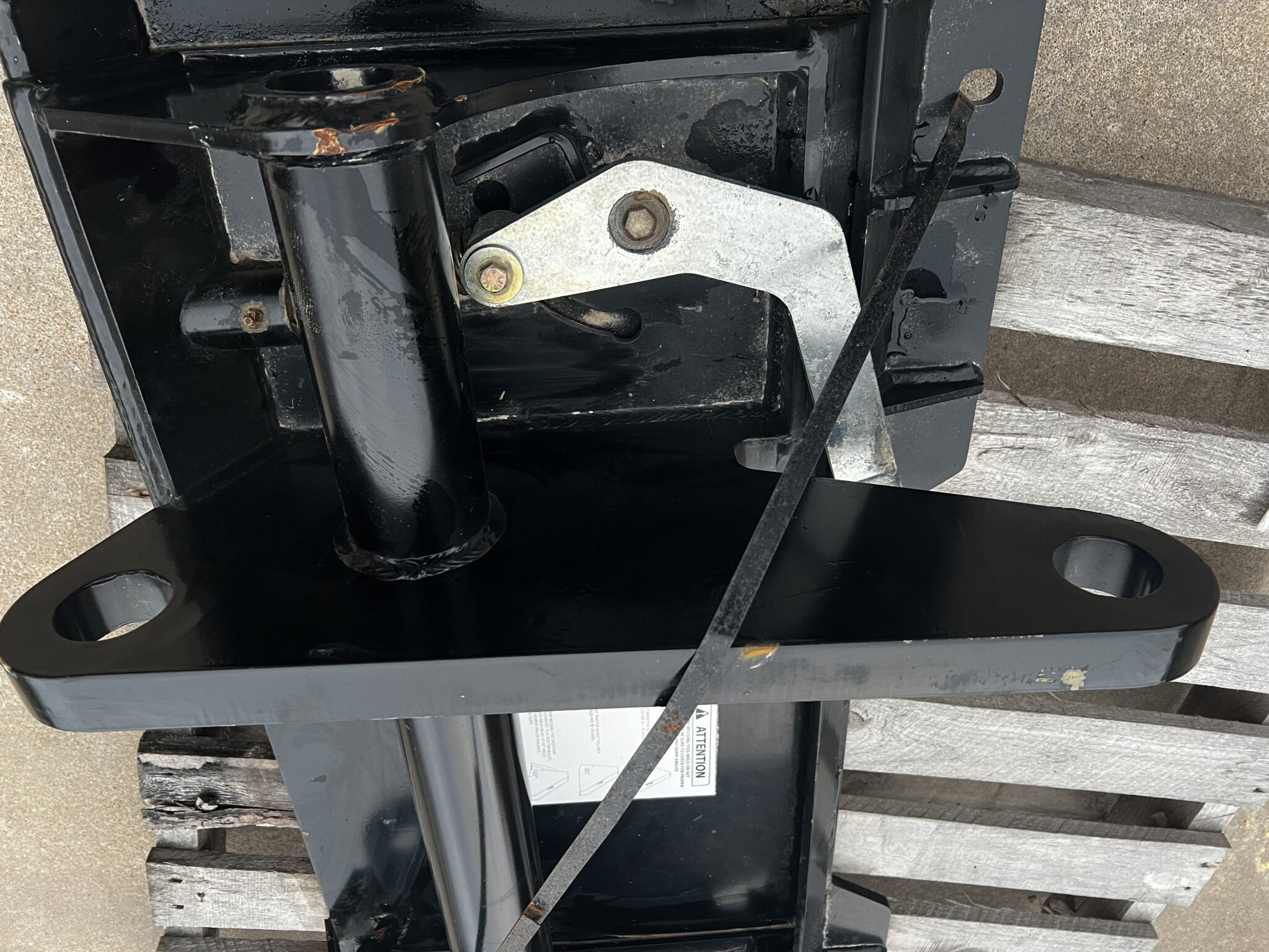 Caterpillar 906 Wheel Loader Pin-On Bucket to Skid Steer Quick Attach ...